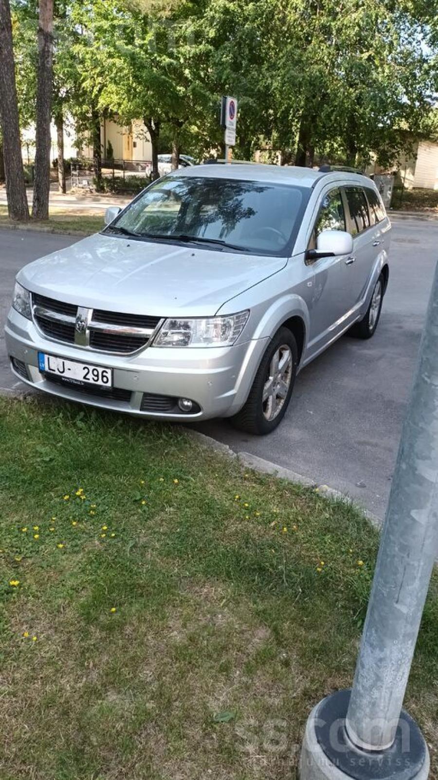 Pelēks Dodge Journey 2009 Ogre, ar dzinēja tilpumu 2.00 L un nobraukumu 202 tūkst. km par 3490 €, foto 1 vietnē AUTOMOTO.COM.LV