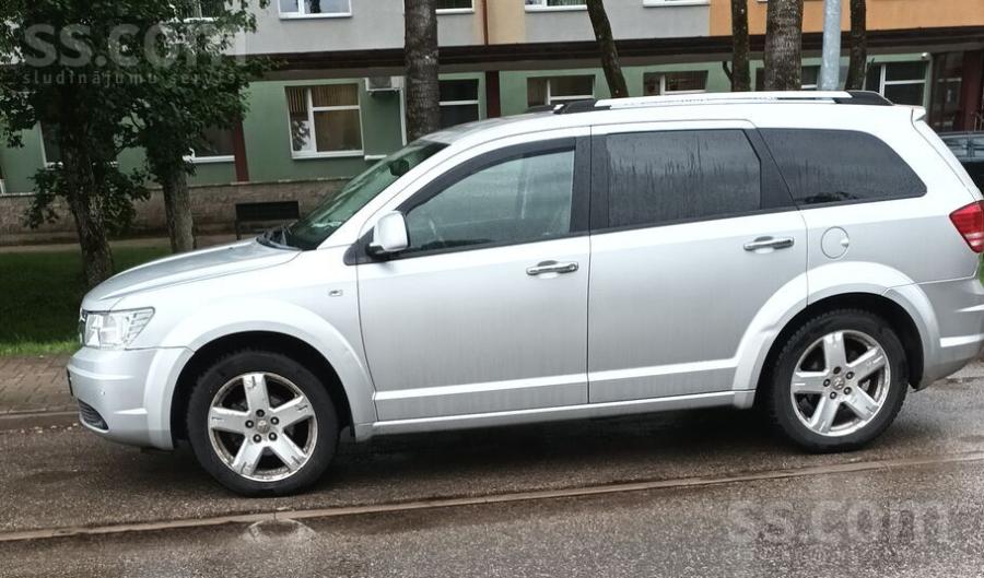 Pelēks Dodge Journey 2009 Ogre, ar dzinēja tilpumu 2.00 L un nobraukumu 202 tūkst. km par 3700 €, foto 1 vietnē AUTOMOTO.COM.LV