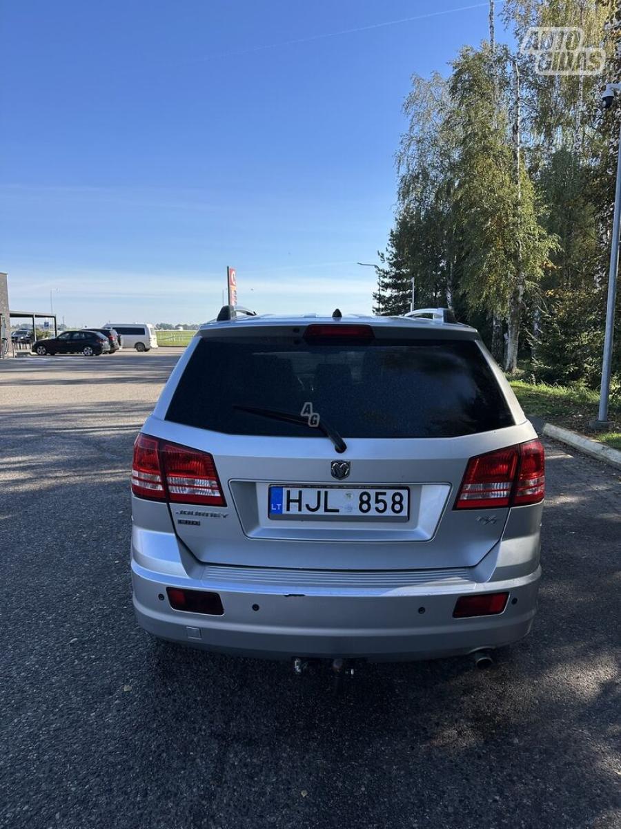 Pelēks Dodge Journey 2009 Šakiai, ar dzinēja tilpumu 2.00 L un nobraukumu 392 tūkst. km par 1000 €, foto 7 vietnē AUTOMOTO.COM.LV