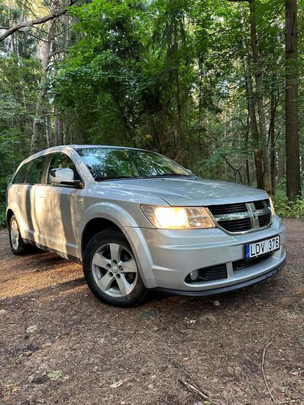 Grey Dodge Journey 2010 in Kursenai, with an engine capacity of 1.97 L and mileage of 310 thousand km for 1700 €, photo 1 on AUTOMOTO.COM.LV