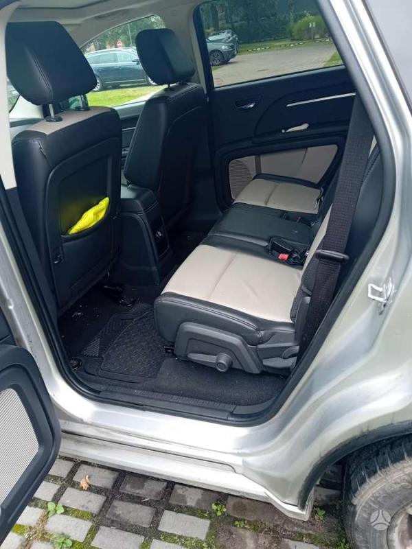 Grey Dodge Journey 2010 in Prienai, with an engine capacity of 1.97 L and mileage of 164 thousand km for 2600 €, photo 7 on AUTOMOTO.COM.LV