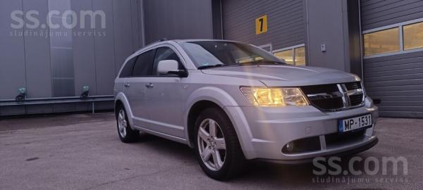 Grey Dodge Journey 2010 in Riga, with an engine capacity of 2.00 L and mileage of 202 thousand km for 1200 €, photo 3 on AUTOMOTO.COM.LV
