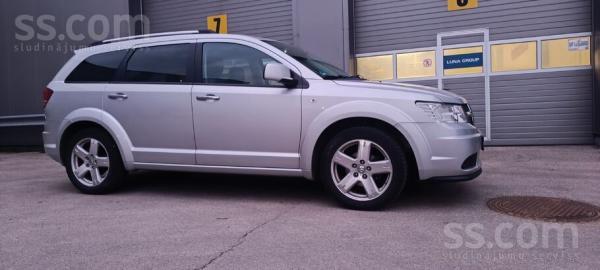 Grey Dodge Journey 2010 in Riga, with an engine capacity of 2.00 L and mileage of 202 thousand km for 1200 €, photo 4 on AUTOMOTO.COM.LV