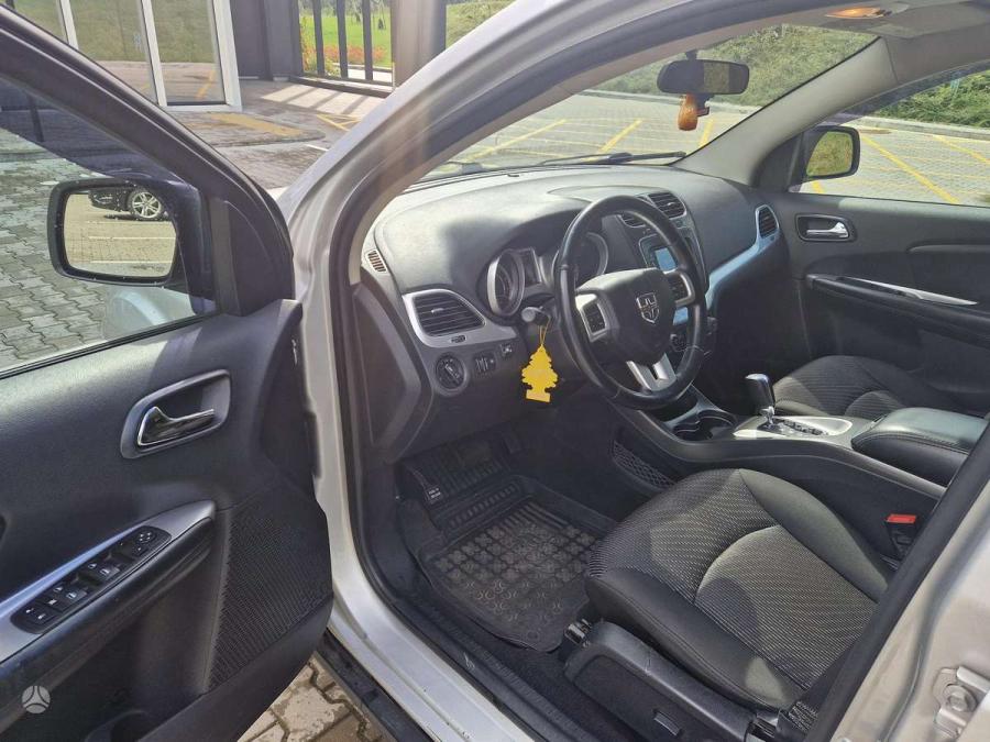Grey Dodge Journey 2013 in Vilnius, with an engine capacity of 3.60 L and mileage of 265 thousand km for 8800 €, photo 10 on AUTOMOTO.COM.LV