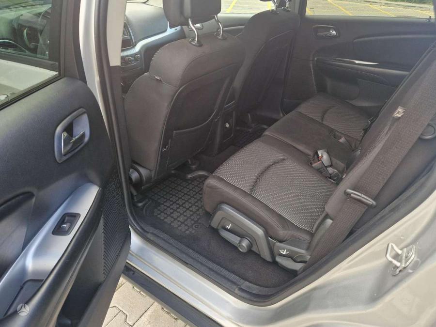 Grey Dodge Journey 2013 in Vilnius, with an engine capacity of 3.60 L and mileage of 265 thousand km for 8800 €, photo 14 on AUTOMOTO.COM.LV