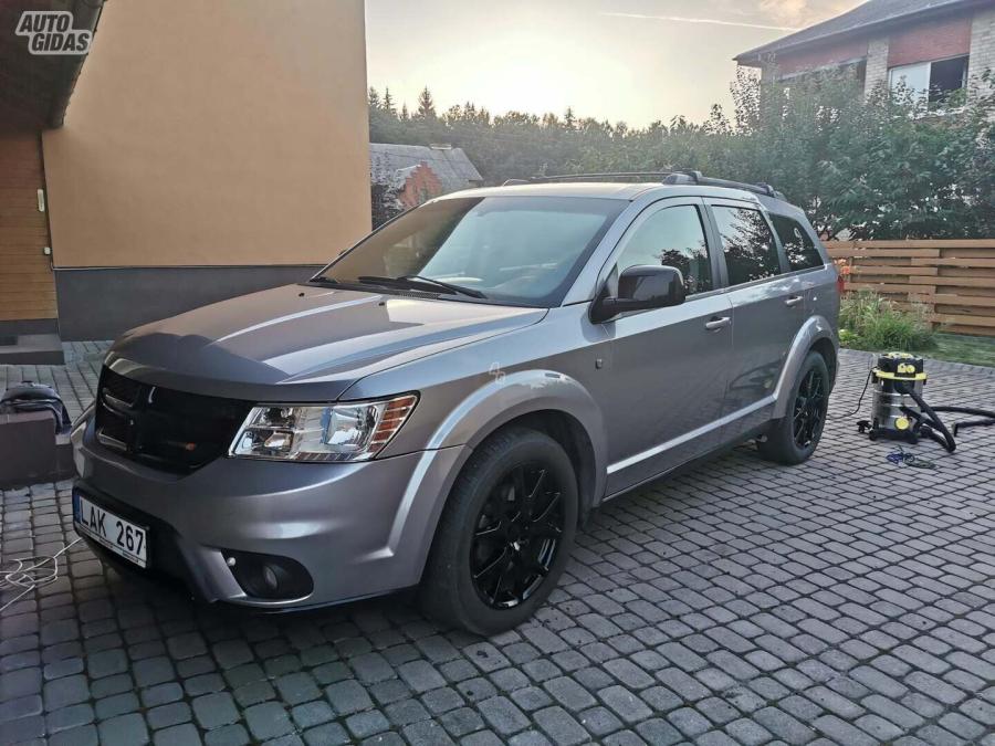 Pelēks Dodge Journey 2015 Panevēža, ar dzinēja tilpumu 2.40 L un nobraukumu 190 tūkst. km par 5600 €, foto 1 vietnē AUTOMOTO.COM.LV