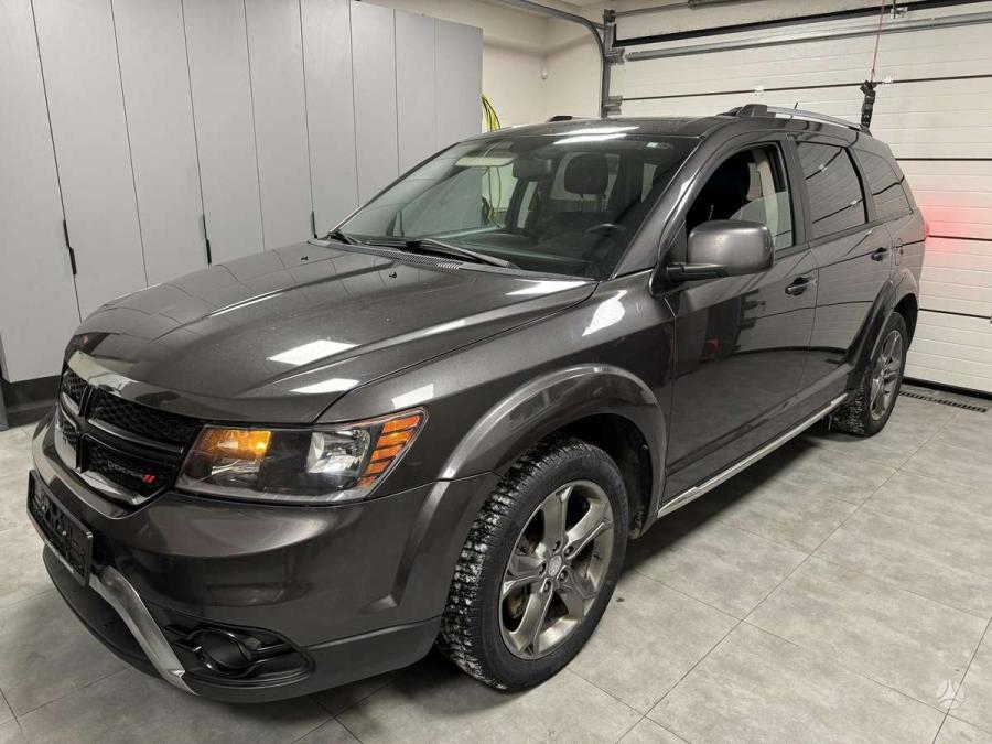 Pelēks Dodge Journey 2016 Šauļi, ar dzinēja tilpumu 3.61 L un nobraukumu 179 tūkst. km par 6650 €, foto 2 vietnē AUTOMOTO.COM.LV
