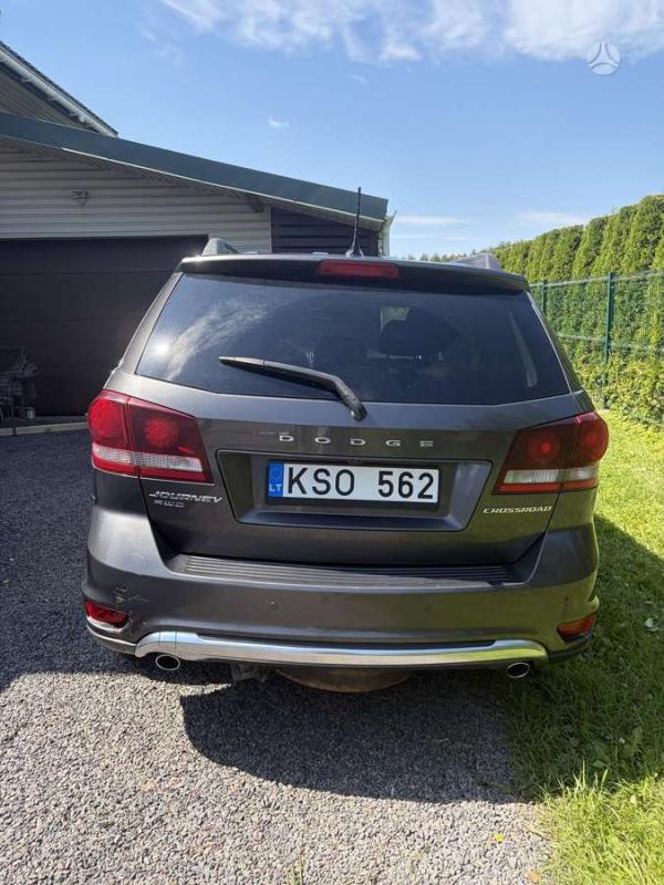 Pelēks Dodge Journey 2016 Trakai, ar dzinēja tilpumu 3.60 L un nobraukumu 196 tūkst. km par 6500 €, foto 2 vietnē AUTOMOTO.COM.LV
