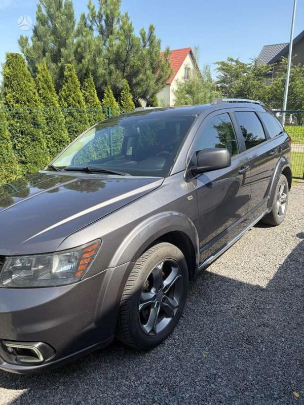 Pelēks Dodge Journey 2016 Trakai, ar dzinēja tilpumu 3.60 L un nobraukumu 196 tūkst. km par 6500 €, foto 3 vietnē AUTOMOTO.COM.LV