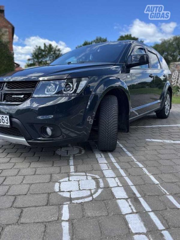 Grey Dodge Journey 2018 in Pakruojis, with an engine capacity of 3.60 L and mileage of 100 thousand km for 14200 €, photo 3 on AUTOMOTO.COM.LV