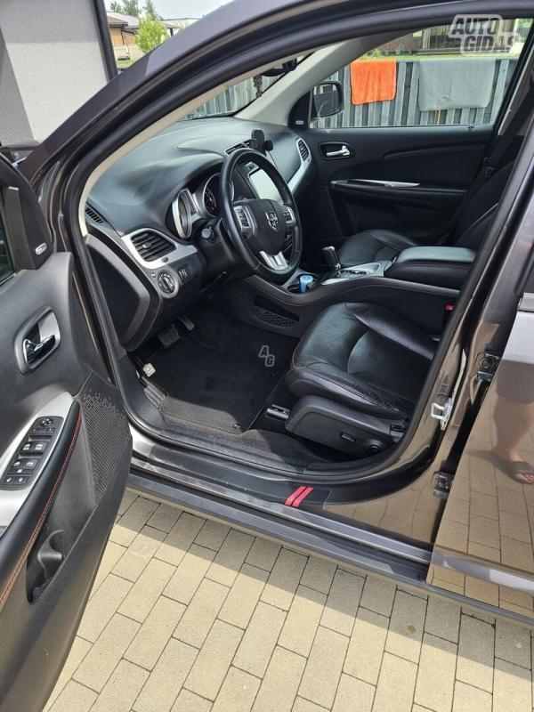 Grey Dodge Journey 2018 in Mazeikiai, with an engine capacity of 3.60 L and mileage of 94 thousand km for 11899 €, photo 7 on AUTOMOTO.COM.LV