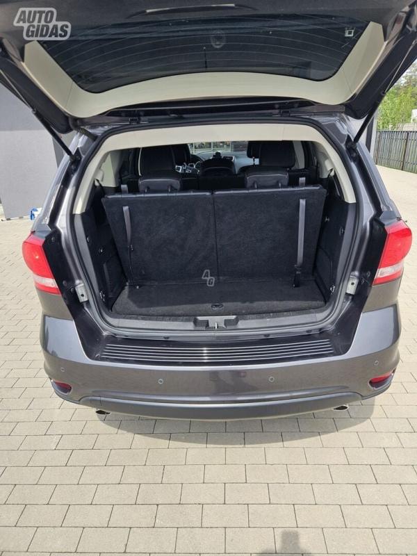 Grey Dodge Journey 2018 in Mazeikiai, with an engine capacity of 3.60 L and mileage of 94 thousand km for 11899 €, photo 10 on AUTOMOTO.COM.LV