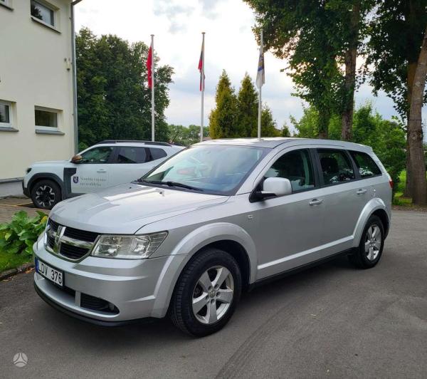 Grey Dodge Journey 2009 in Siauliai, with an engine capacity of 2.00 L and mileage of 325 thousand km for 2490 €, photo 2 on AUTOMOTO.COM.LV