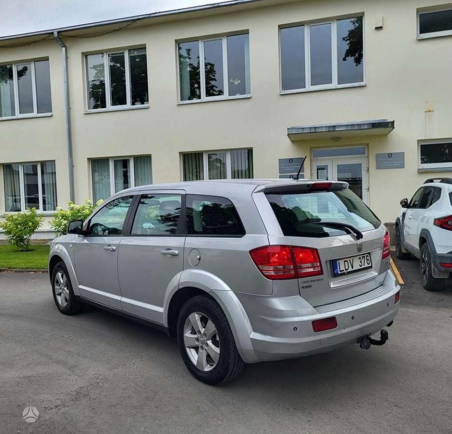 Grey Dodge Journey 2009 in Siauliai, with an engine capacity of 2.00 L and mileage of 325 thousand km for 2490 €, photo 5 on AUTOMOTO.COM.LV