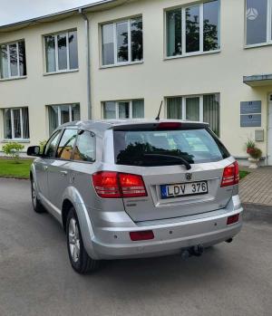 Grey Dodge Journey 2009 in Siauliai, with an engine capacity of 2.00 L and mileage of 325 thousand km for 2490 €, photo 6 on AUTOMOTO.COM.LV