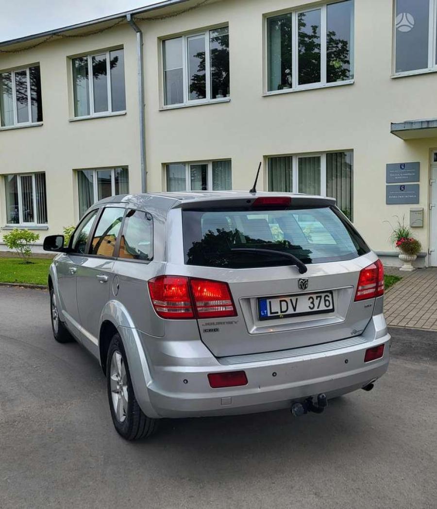 Grey Dodge Journey 2009 in Siauliai, with an engine capacity of 2.00 L and mileage of 325 thousand km for 2490 €, photo 6 on AUTOMOTO.COM.LV