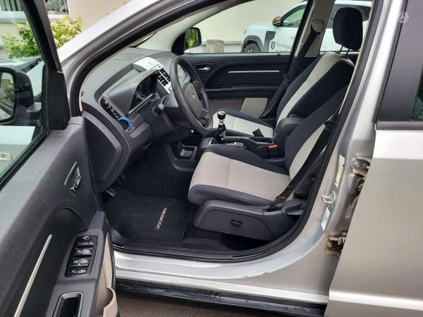 Grey Dodge Journey 2009 in Siauliai, with an engine capacity of 2.00 L and mileage of 325 thousand km for 2490 €, photo 7 on AUTOMOTO.COM.LV