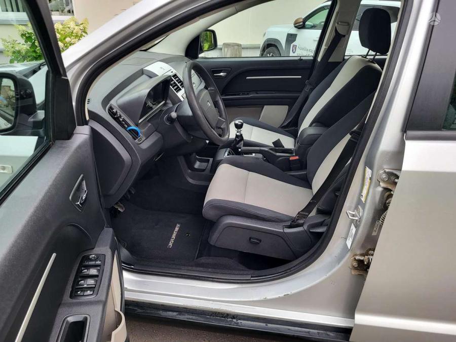 Grey Dodge Journey 2009 in Siauliai, with an engine capacity of 2.00 L and mileage of 325 thousand km for 2490 €, photo 8 on AUTOMOTO.COM.LV