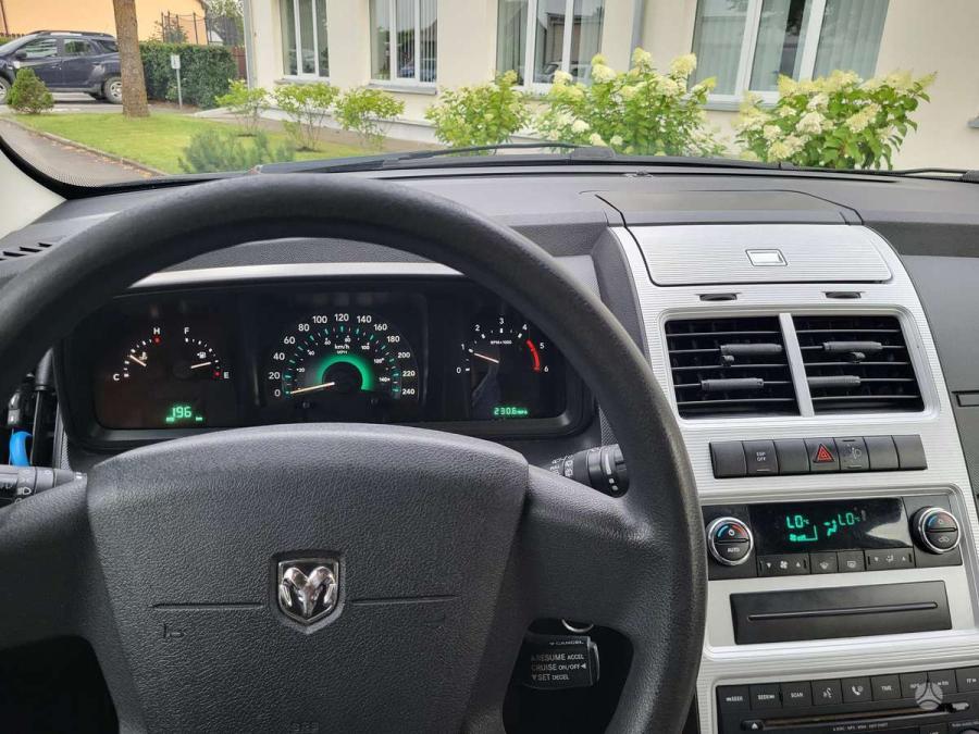 Grey Dodge Journey 2009 in Siauliai, with an engine capacity of 2.00 L and mileage of 325 thousand km for 2490 €, photo 10 on AUTOMOTO.COM.LV