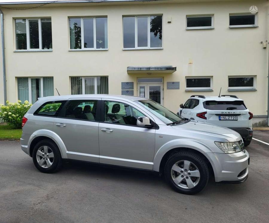 Grey Dodge Journey 2009 in Siauliai, with an engine capacity of 2.00 L and mileage of 325 thousand km for 2490 €, photo 13 on AUTOMOTO.COM.LV