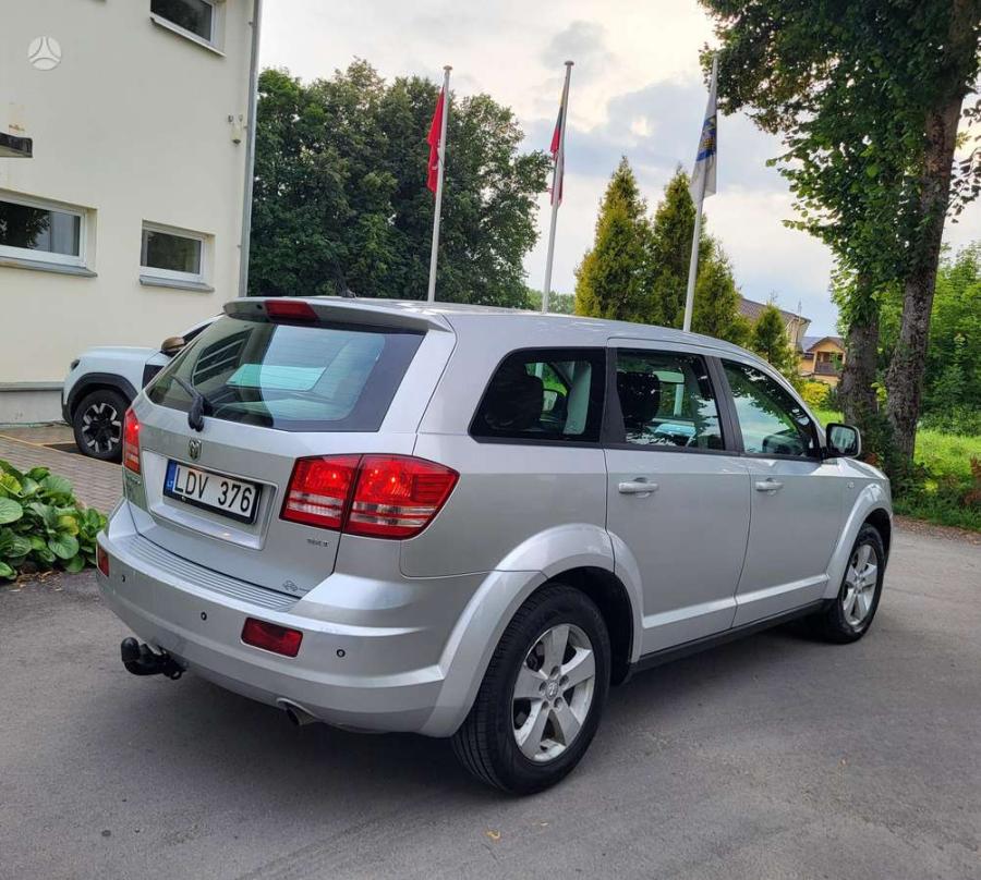 Grey Dodge Journey 2009 in Siauliai, with an engine capacity of 2.00 L and mileage of 325 thousand km for 2490 €, photo 15 on AUTOMOTO.COM.LV