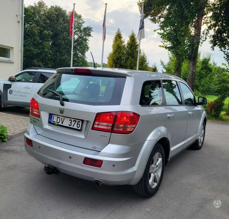 Grey Dodge Journey 2009 in Siauliai, with an engine capacity of 2.00 L and mileage of 325 thousand km for 2490 €, photo 16 on AUTOMOTO.COM.LV