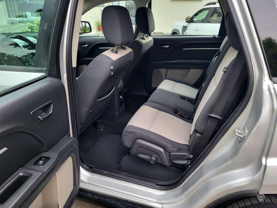Grey Dodge Journey 2009 in Siauliai, with an engine capacity of 2.00 L and mileage of 325 thousand km for 2490 €, photo 19 on AUTOMOTO.COM.LV