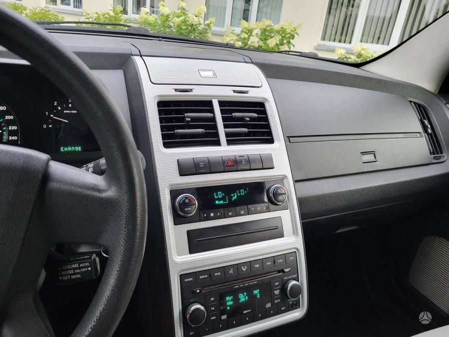 Grey Dodge Journey 2009 in Siauliai, with an engine capacity of 2.00 L and mileage of 325 thousand km for 2490 €, photo 21 on AUTOMOTO.COM.LV