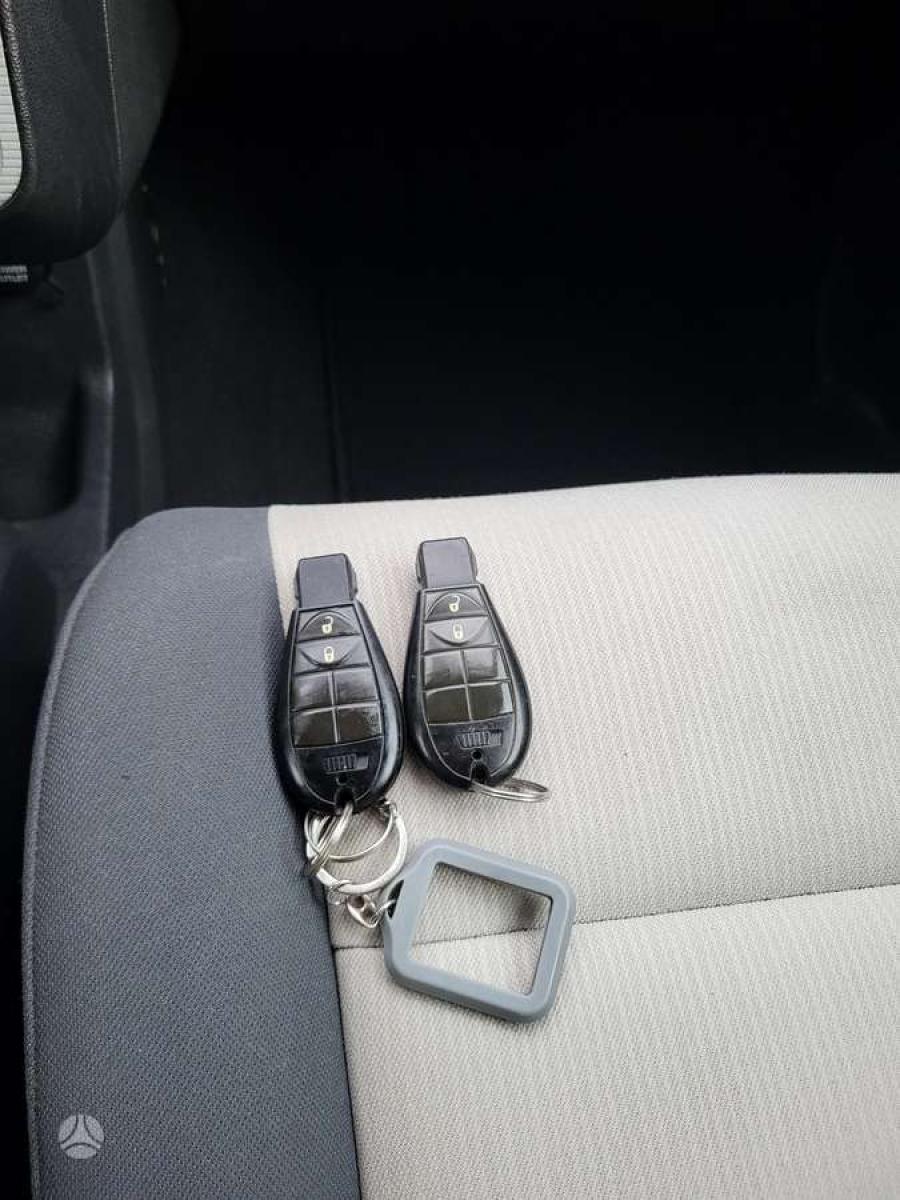 Grey Dodge Journey 2009 in Siauliai, with an engine capacity of 2.00 L and mileage of 325 thousand km for 2490 €, photo 25 on AUTOMOTO.COM.LV