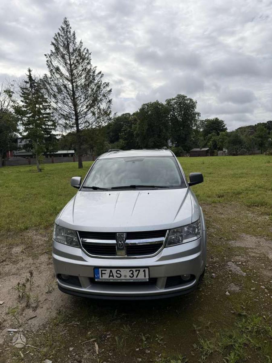 Pelēks Dodge Journey 2011 Kauņa, ar dzinēja tilpumu 2.00 L un nobraukumu 180 tūkst. km par 1250 €, foto 3 vietnē AUTOMOTO.COM.LV
