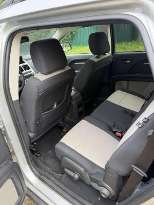 Pelēks Dodge Journey 2011 Kauņa, ar dzinēja tilpumu 2.00 L un nobraukumu 180 tūkst. km par 1250 €, foto 14 vietnē AUTOMOTO.COM.LV