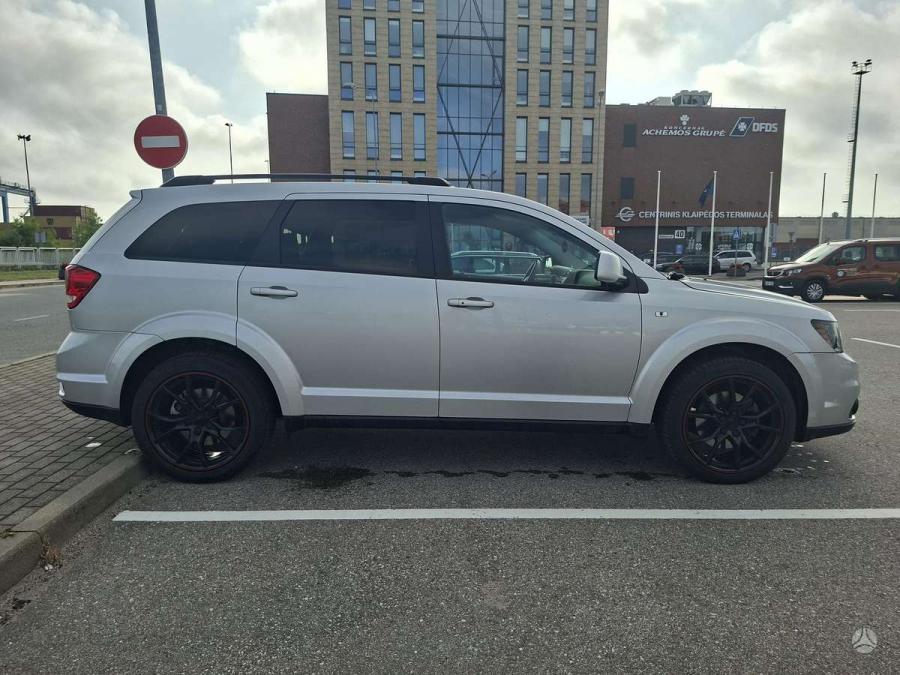 Grey Dodge Journey 2011 in Klaipeda, with an engine capacity of 2.36 L and mileage of 395 thousand km for 3800 €, photo 7 on AUTOMOTO.COM.LV
