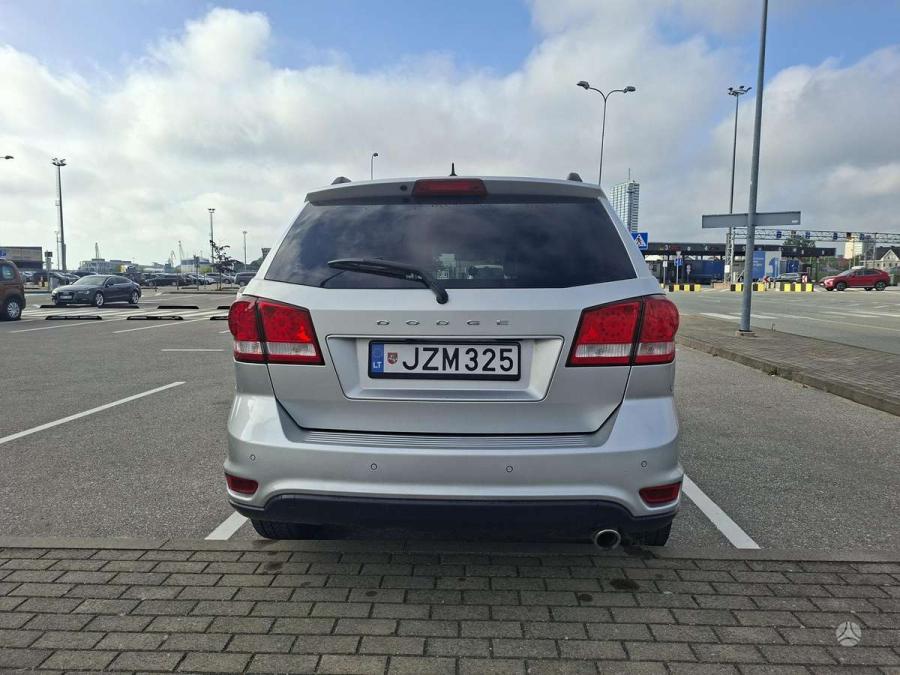 Grey Dodge Journey 2011 in Klaipeda, with an engine capacity of 2.36 L and mileage of 395 thousand km for 3800 €, photo 8 on AUTOMOTO.COM.LV