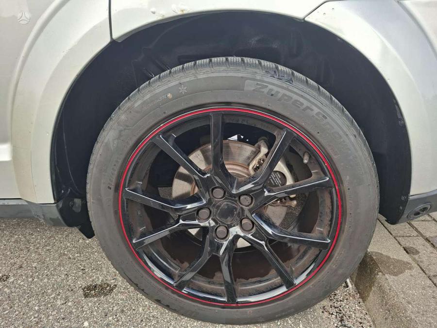 Grey Dodge Journey 2011 in Klaipeda, with an engine capacity of 2.36 L and mileage of 395 thousand km for 3800 €, photo 9 on AUTOMOTO.COM.LV