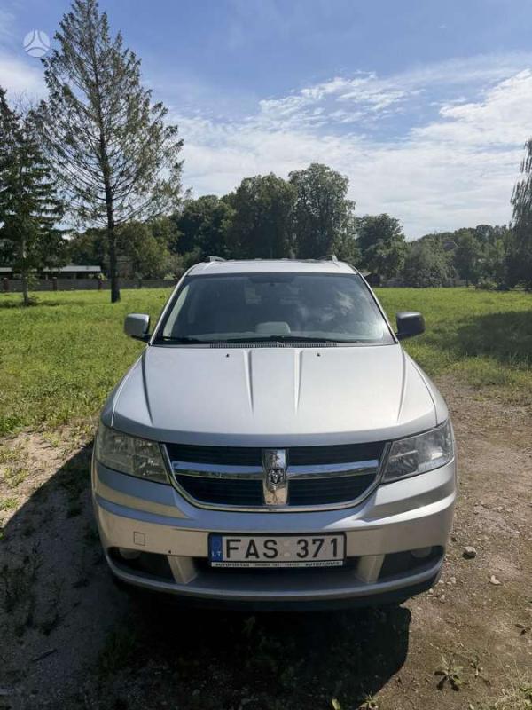 Dodge Journey 2012 in Kaunas on AUTOMOTO.COM.LV Grey Dodge Journey 2012 in Kaunas, with an engine capacity of 2.00 L and mileage of 175 thousand km for 999 €, photo 4 on AUTOMOTO.COM.LV