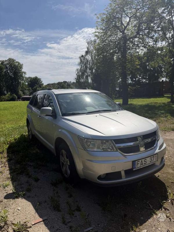 Dodge Journey 2012 in Kaunas on AUTOMOTO.COM.LV Grey Dodge Journey 2012 in Kaunas, with an engine capacity of 2.00 L and mileage of 175 thousand km for 999 €, photo 6 on AUTOMOTO.COM.LV