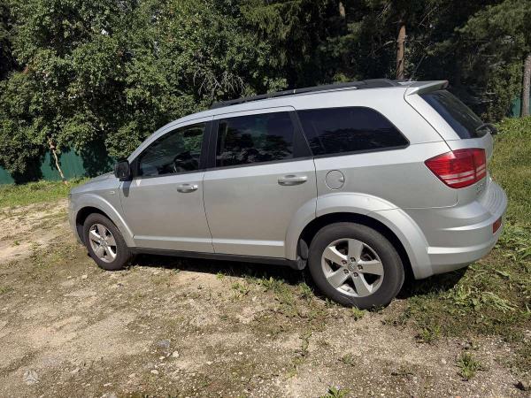 Dodge Journey 2012 in Kaunas on AUTOMOTO.COM.LV Grey Dodge Journey 2012 in Kaunas, with an engine capacity of 2.00 L and mileage of 175 thousand km for 999 €, photo 10 on AUTOMOTO.COM.LV