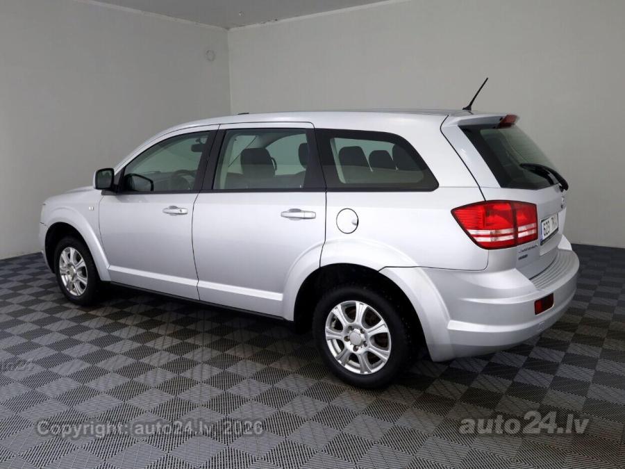 Grey Dodge Journey 2008 in Tallinn, with an engine capacity of 2.00 L and mileage of 363 thousand km for 1799 €, photo 4 on AUTOMOTO.COM.LV
