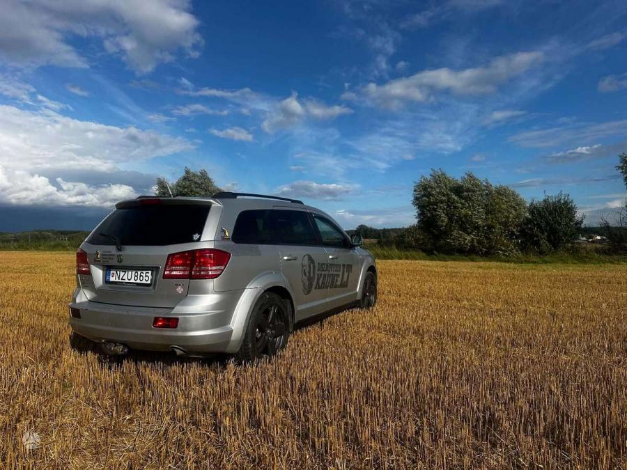 Grey Dodge Journey 2008 in Kaunas, with an engine capacity of 1.97 L and mileage of 350 thousand km for 2800 €, photo 6 on AUTOMOTO.COM.LV