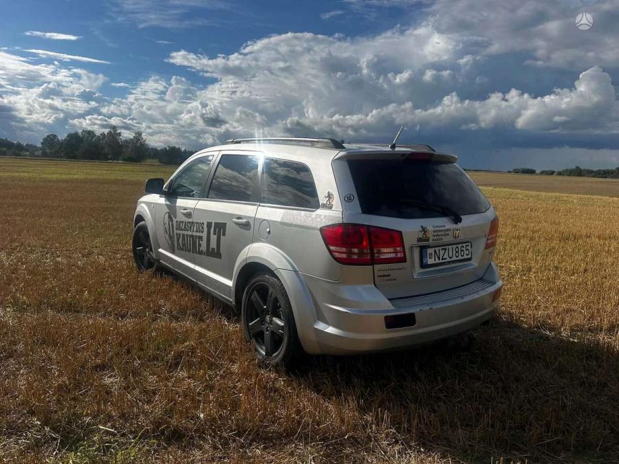 Grey Dodge Journey 2008 in Kaunas, with an engine capacity of 1.97 L and mileage of 350 thousand km for 2800 €, photo 8 on AUTOMOTO.COM.LV