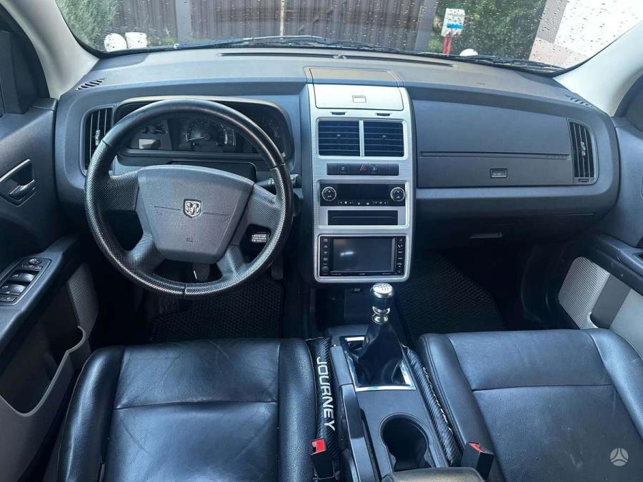 Grey Dodge Journey 2008 in Kaunas, with an engine capacity of 1.97 L and mileage of 350 thousand km for 2800 €, photo 14 on AUTOMOTO.COM.LV