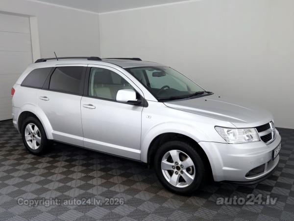 Pelēks Dodge Journey 2010 Tallina, ar dzinēja tilpumu 2.00 L un nobraukumu 172 tūkst. km par 2999 €, foto 1 vietnē AUTOMOTO.COM.LV