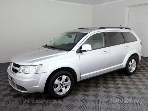 Pelēks Dodge Journey 2010 Tallina, ar dzinēja tilpumu 2.00 L un nobraukumu 172 tūkst. km par 2999 €, foto 2 vietnē AUTOMOTO.COM.LV