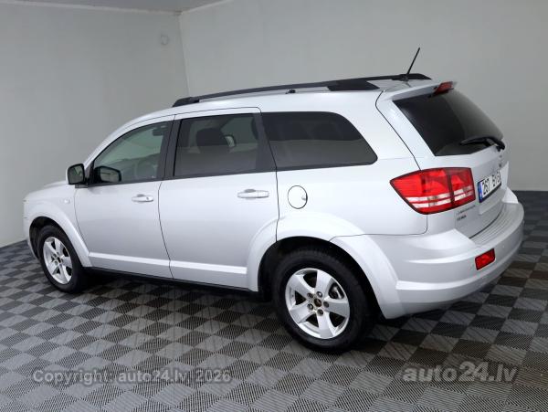 Pelēks Dodge Journey 2010 Tallina, ar dzinēja tilpumu 2.00 L un nobraukumu 172 tūkst. km par 2999 €, foto 4 vietnē AUTOMOTO.COM.LV