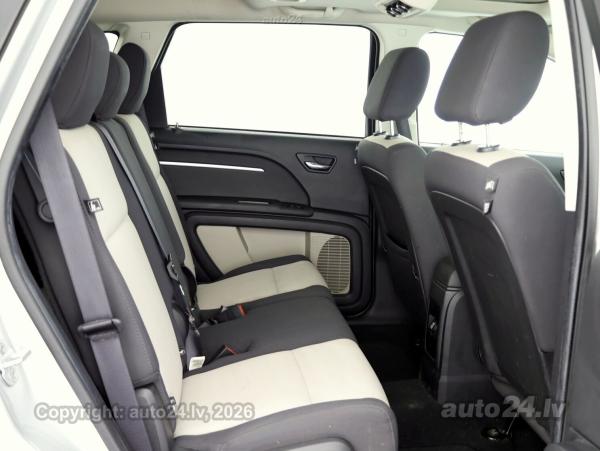 Pelēks Dodge Journey 2010 Tallina, ar dzinēja tilpumu 2.00 L un nobraukumu 172 tūkst. km par 2999 €, foto 7 vietnē AUTOMOTO.COM.LV
