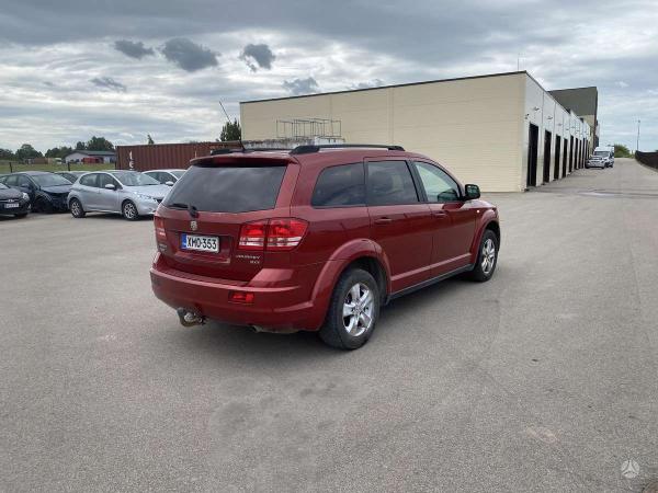 Sarkans Dodge Journey 2010 Šauļi, ar dzinēja tilpumu 1.97 L un nobraukumu 241 tūkst. km par 1750 €, foto 3 vietnē AUTOMOTO.COM.LV