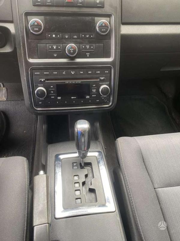 Sarkans Dodge Journey 2010 Šauļi, ar dzinēja tilpumu 1.97 L un nobraukumu 241 tūkst. km par 1750 €, foto 6 vietnē AUTOMOTO.COM.LV