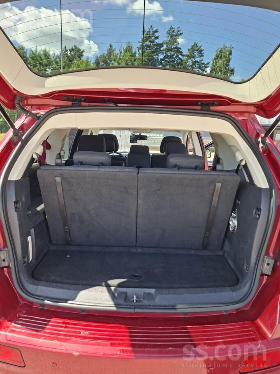 Red Dodge Journey 2010 in Valmiera, with an engine capacity of 2.00 L and mileage of 241 thousand km for 3000 €, photo 3 on AUTOMOTO.COM.LV