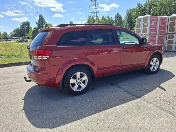Red Dodge Journey 2010 in Valmiera, with an engine capacity of 2.00 L and mileage of 241 thousand km for 3000 €, photo 4 on AUTOMOTO.COM.LV
