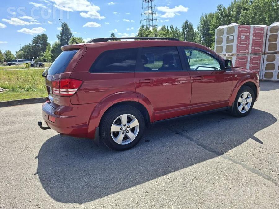Sarkans Dodge Journey 2010 Valmiera, ar dzinēja tilpumu 2.00 L un nobraukumu 241 tūkst. km par 3000 €, foto 5 vietnē AUTOMOTO.COM.LV